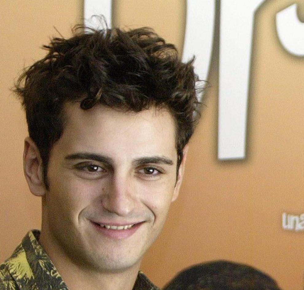 Asier Etxeandia y Aitor Luna se dan su segundo gran beso en ‘Velvet ...