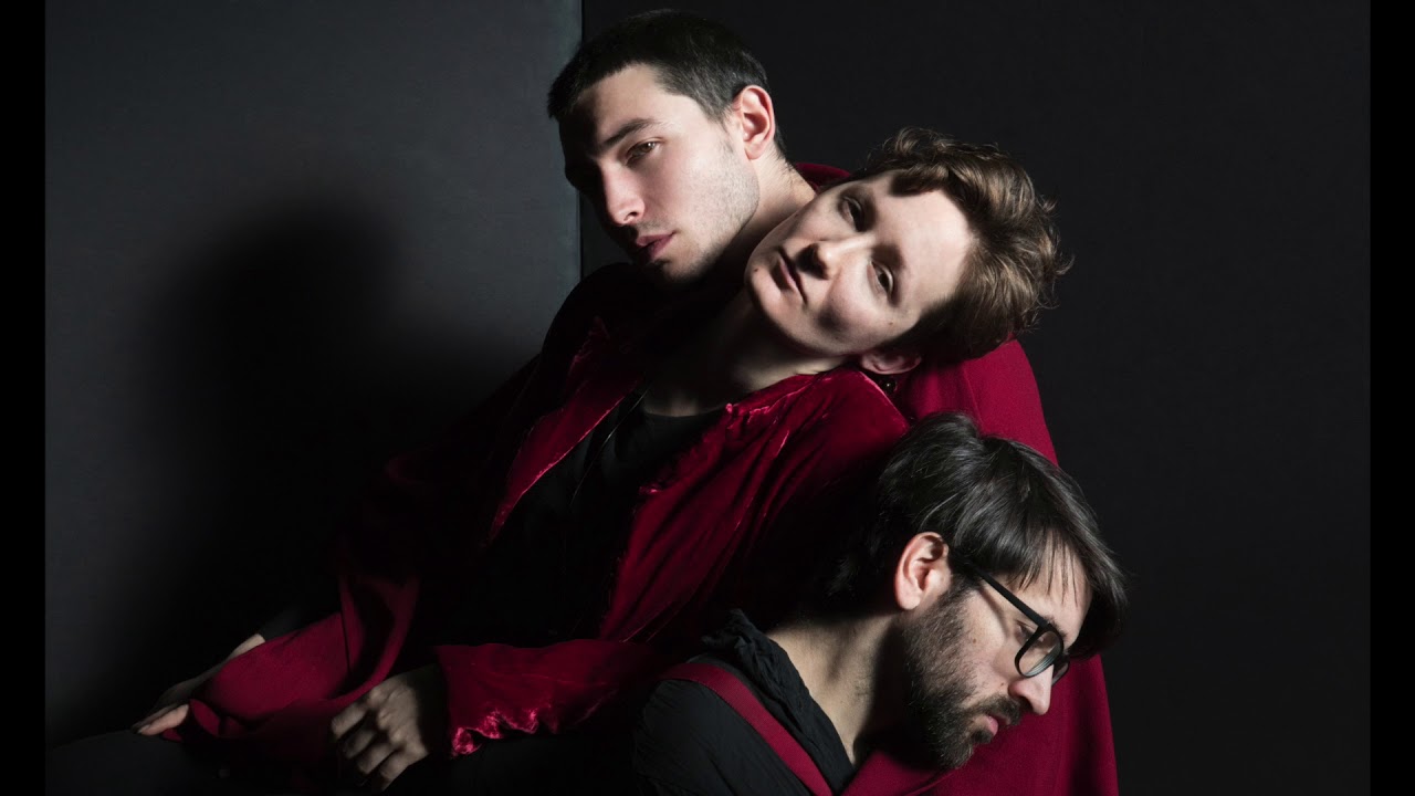 Ezra Miller Seduce Con Su Versión Queer Del Clásico Dont Cha De The Pussycat Dolls Shangay