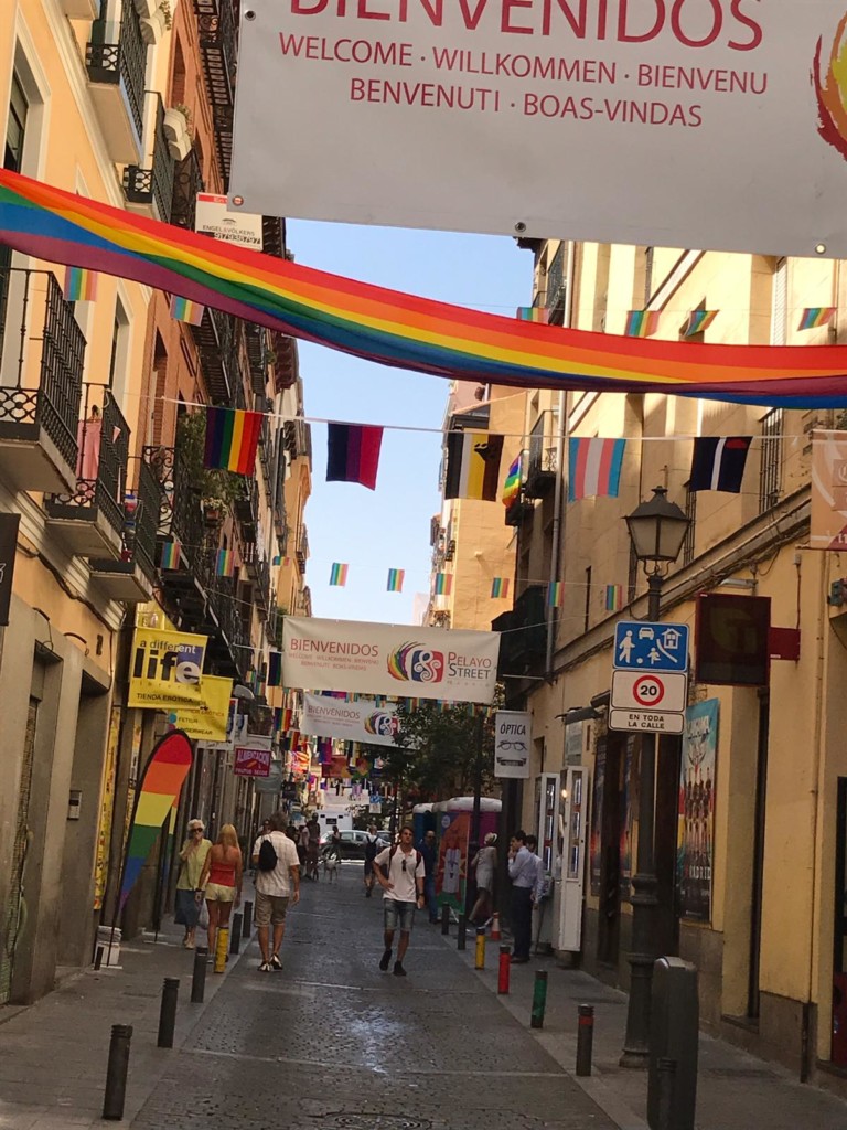 Chueca ya luce los colores del Orgullo - Shangay