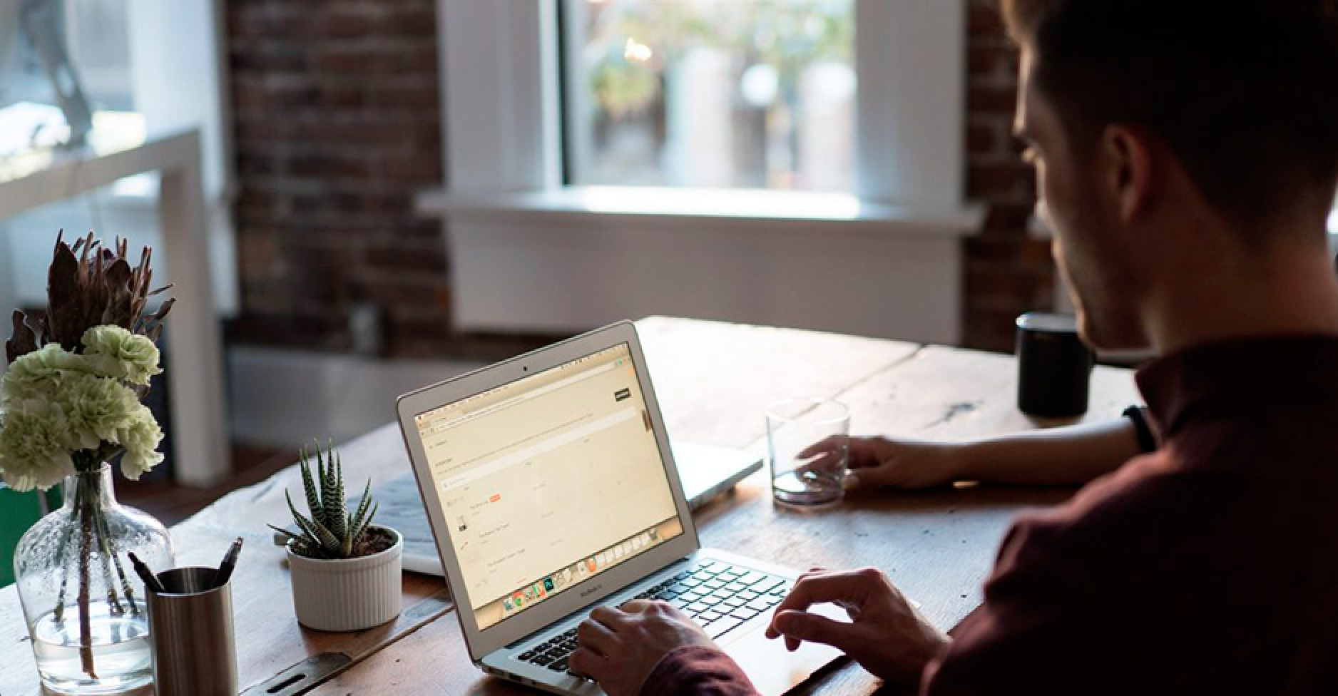 Teletrabajo: Decálogo de buenas prácticas para la inclusión LGTBI - Shangay