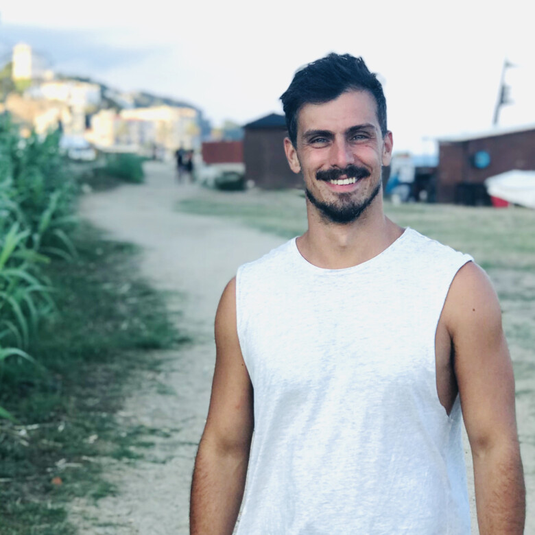 La historia tras el escudo inclusivo de España viral: "Nosotros ...