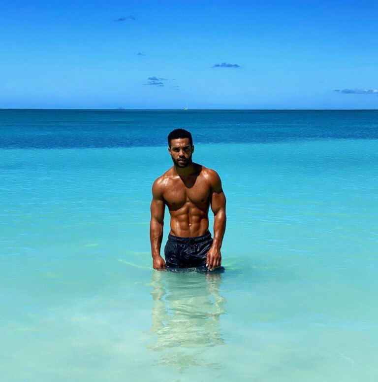 Las fotos más sexys de Lucien Laviscount, el nuevo fichaje de 'Emily en ...