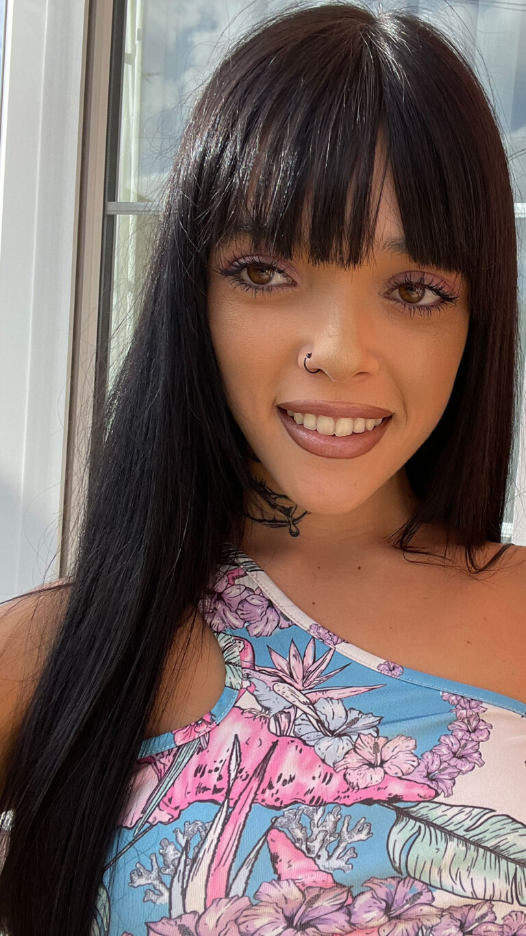 La Xinni TikTok Con la boca cerrada entrevista - Shangay