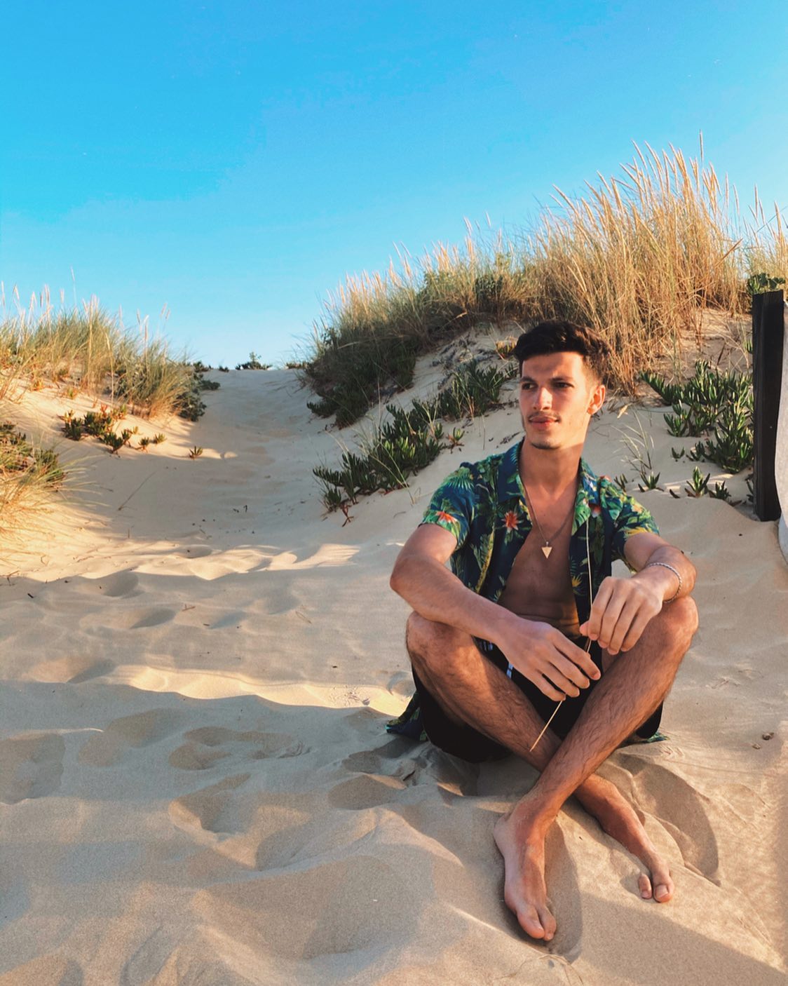 Conoce a André Leitão, el chulazo que interpreta al personaje gay de 'Rabo de Peixe' - Shangay