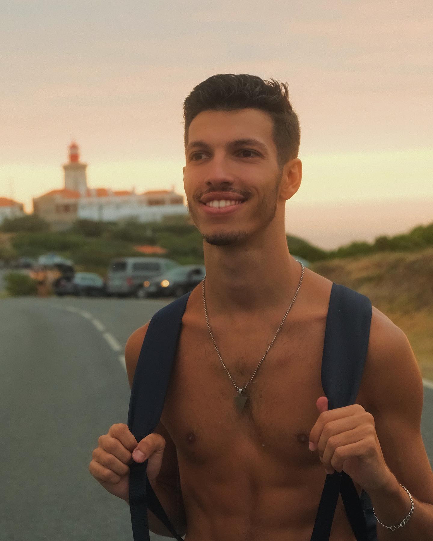 Conoce a André Leitão, el chulazo que interpreta al personaje gay de 'Rabo de Peixe' - Shangay