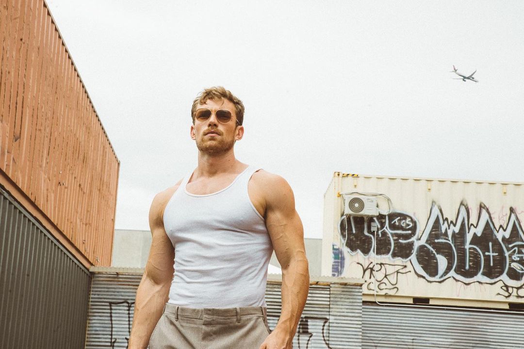 Zane Phillips, el villano gay de Netflix: de 'Glamorous' a la bañera ...