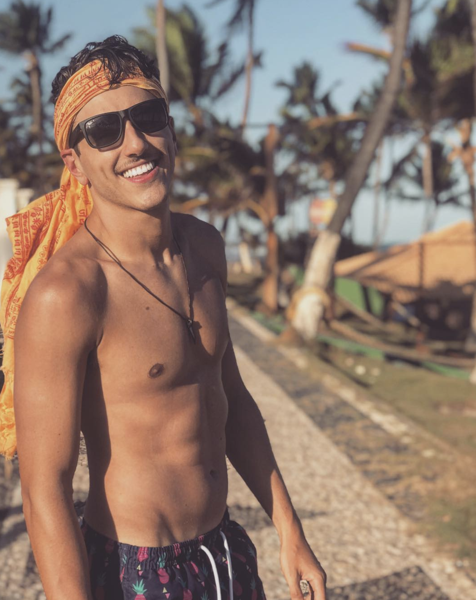 El gimnasta Arthur Mariano presume de novio en redes - Shangay