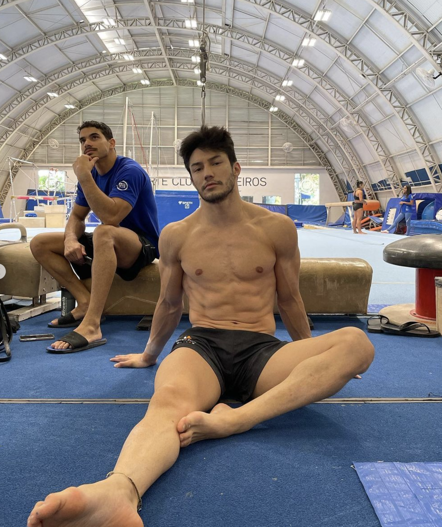 El gimnasta Arthur Mariano presume de novio en redes - Shangay