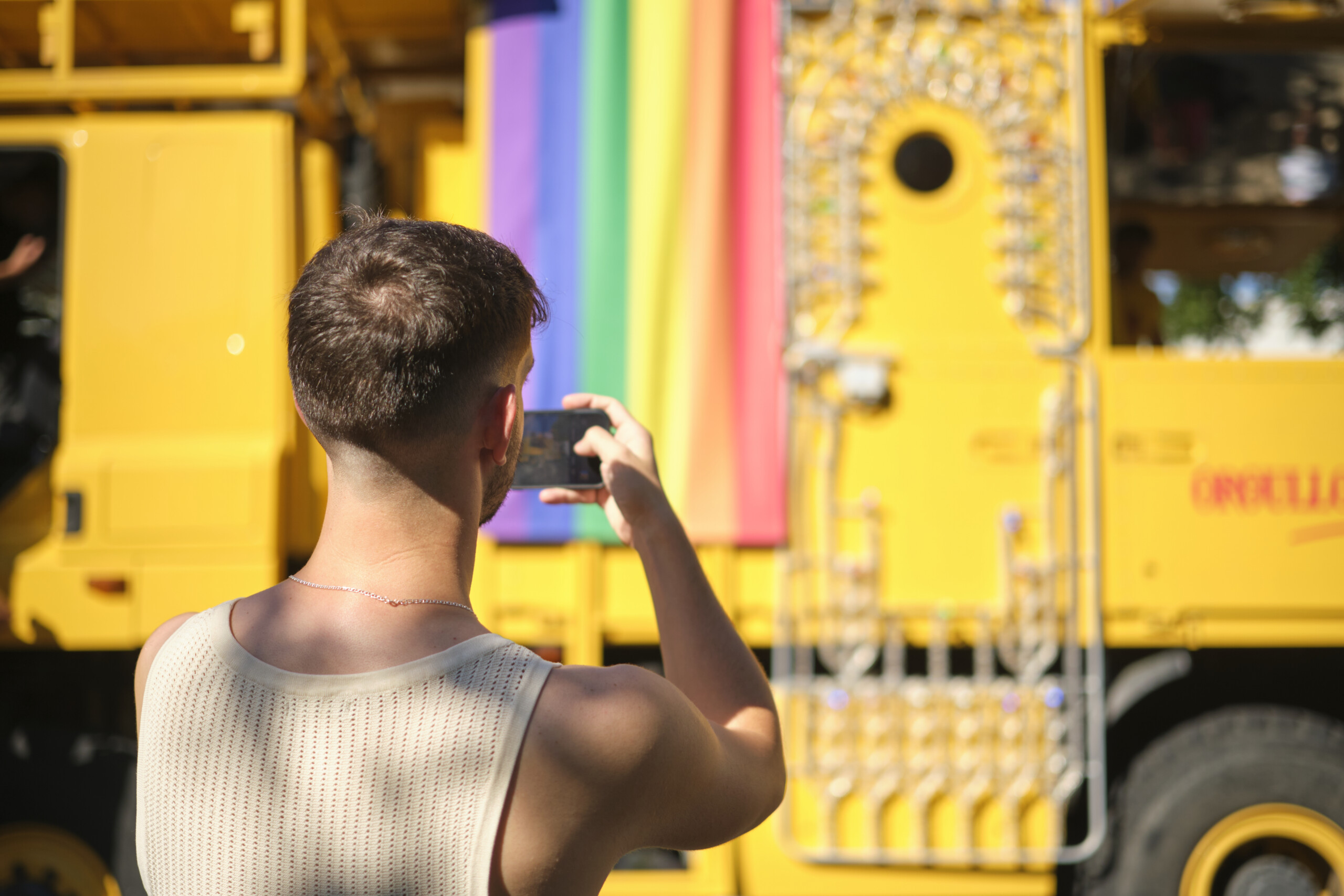 La carroza “La Estrella” de Orgullo de Pueblo hace parada en Madrid ...