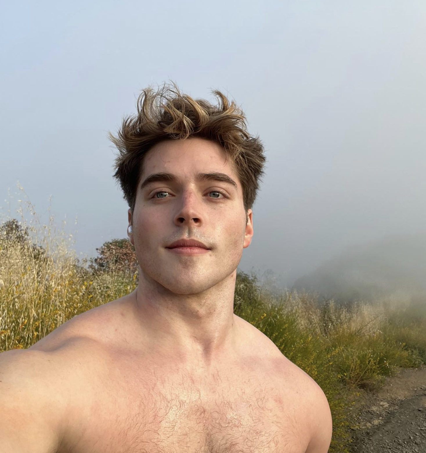 Zane Phillips y Froy Gutiérrez se comen a besos (¿Son la pareja de ...