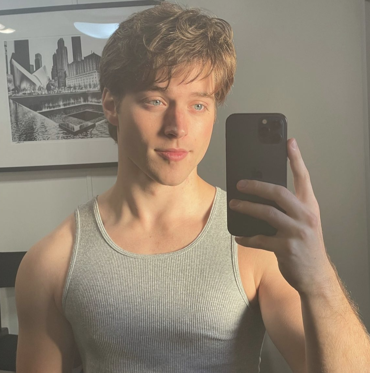 Zane Phillips y Froy Gutiérrez se comen a besos (¿Son la pareja de ...