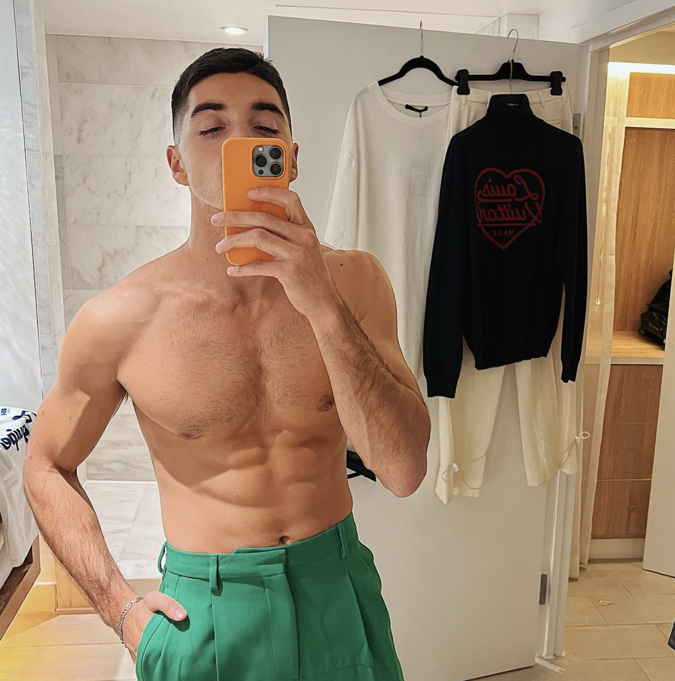 La escena íntima de 'Rojo, blanco y sangre azul' que verás en bucle ...