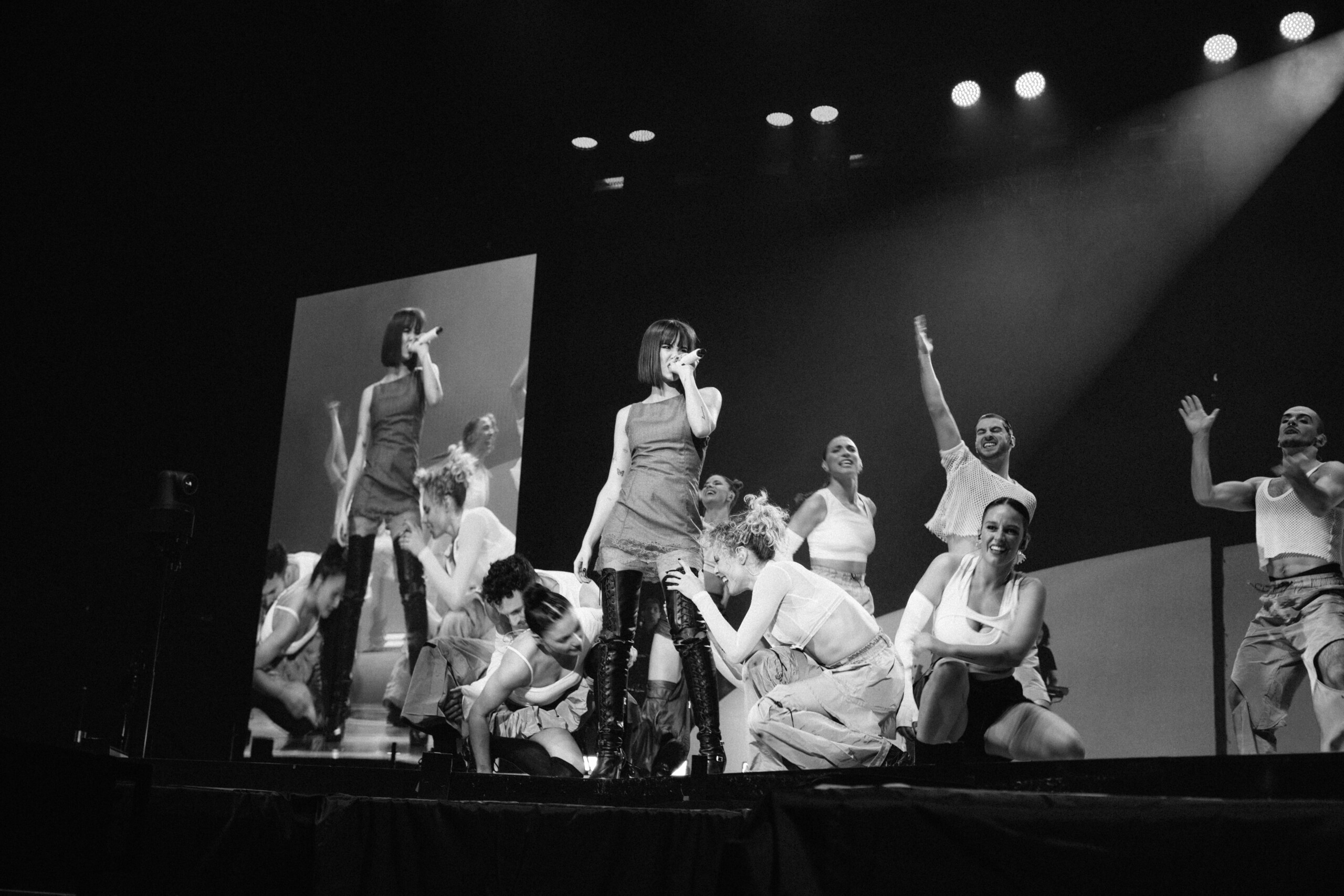 Aitana monta una rave con ‘Alpha Tour’: las chicas buenas también salen ...