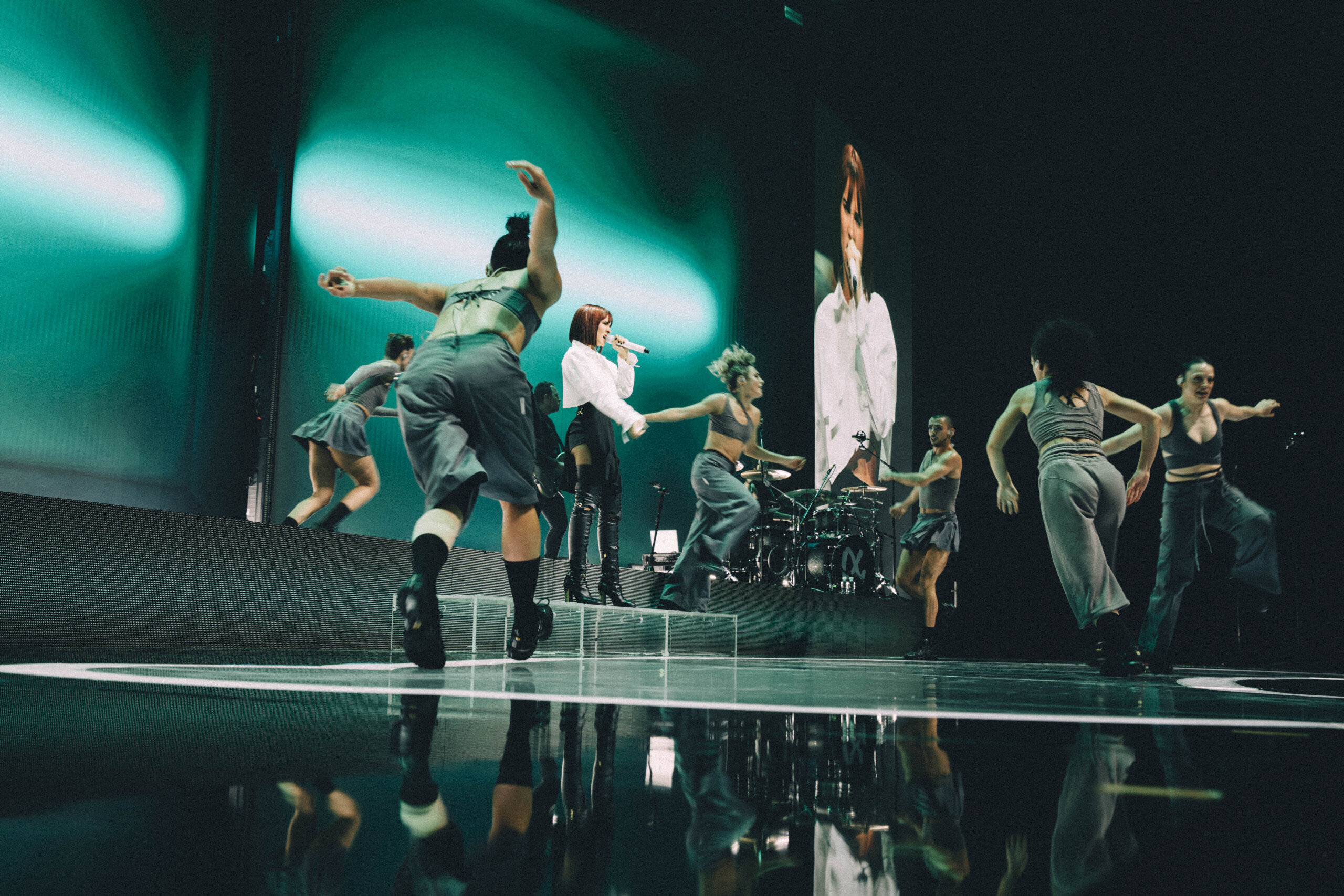 Aitana monta una rave con ‘Alpha Tour’: las chicas buenas también salen ...