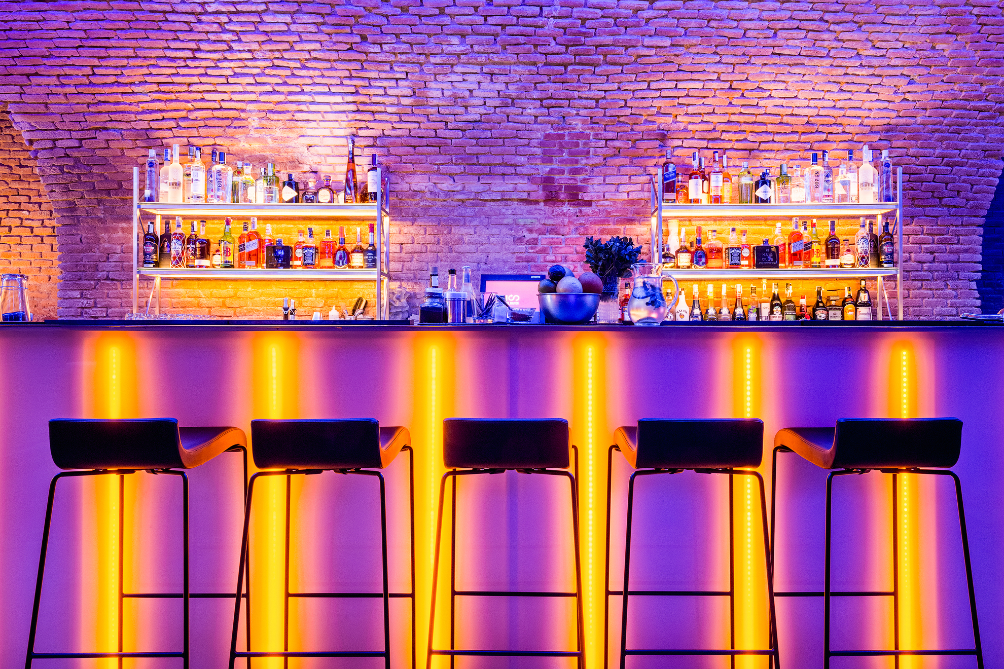 Así es Bala Perdida Club, la cueva subterránea de Axel Hotel Madrid ...