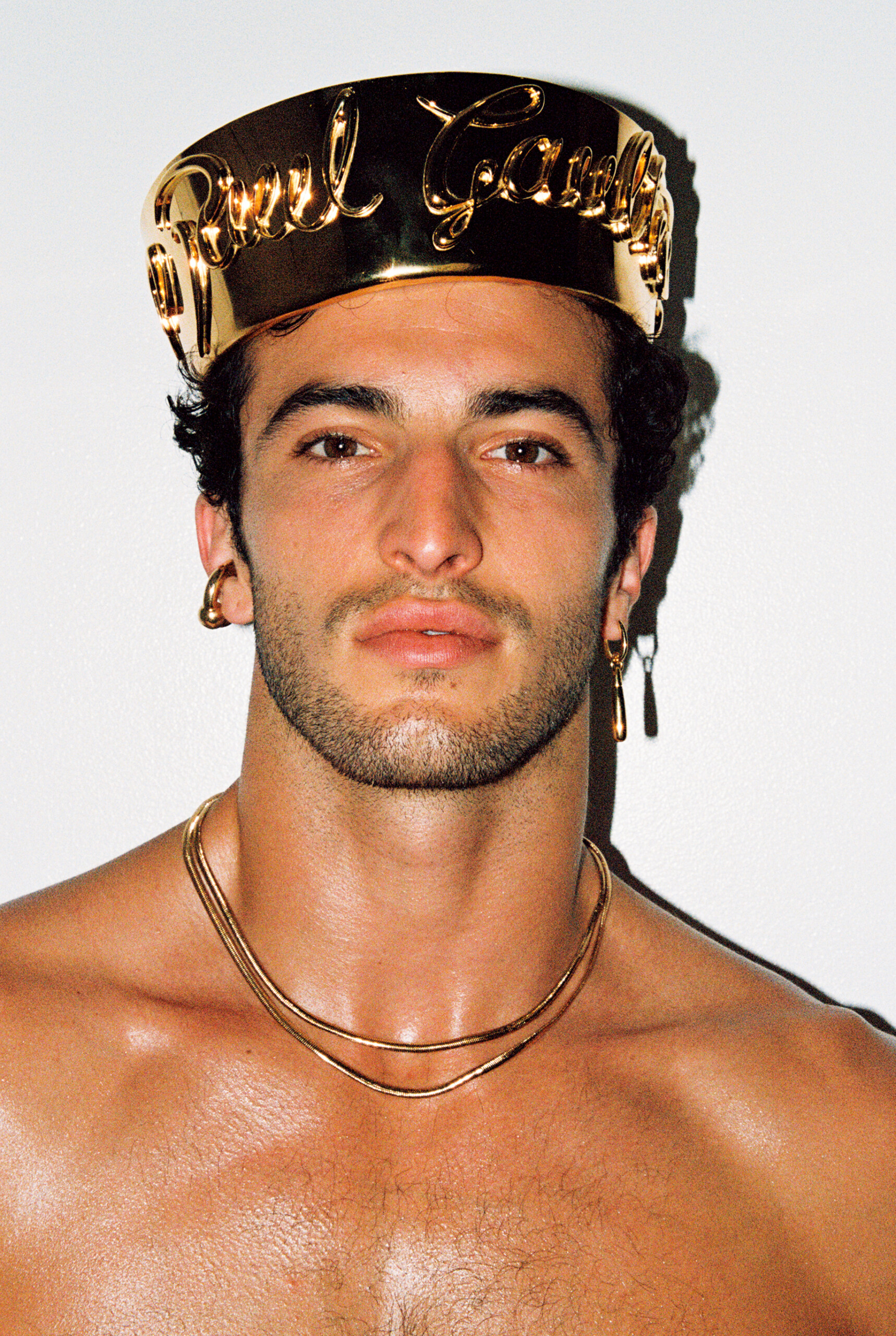 El marinero más ardiente de Jean Paul Gaultier sube la temperatura con 'Le Male Elixir Absolu ...